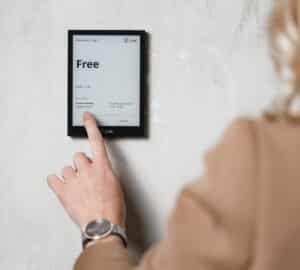 Joan 6 Pro: Meeting Room Scheduling Display
