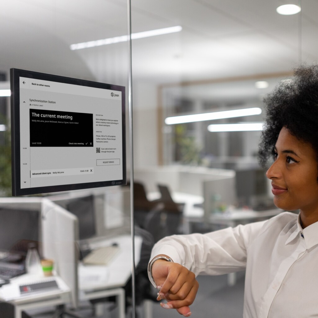 Joan 13 Pro: Multifunctional Display for Room Management